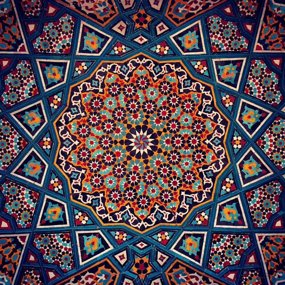 Iranian Art Evolution: Tradition Meets Modern Design